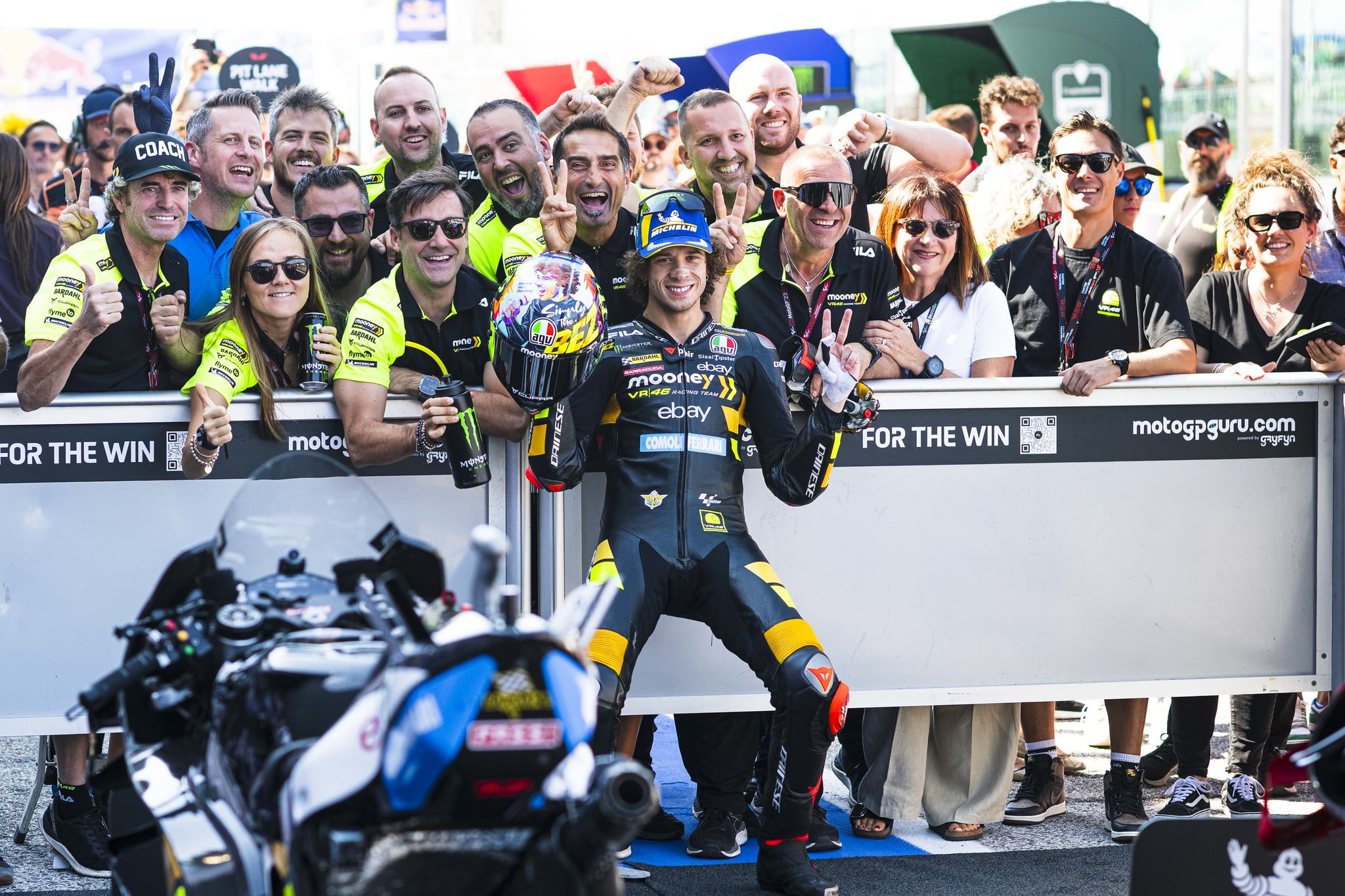 %sitename% %sep% Comoli Ferrari alla Moto GP